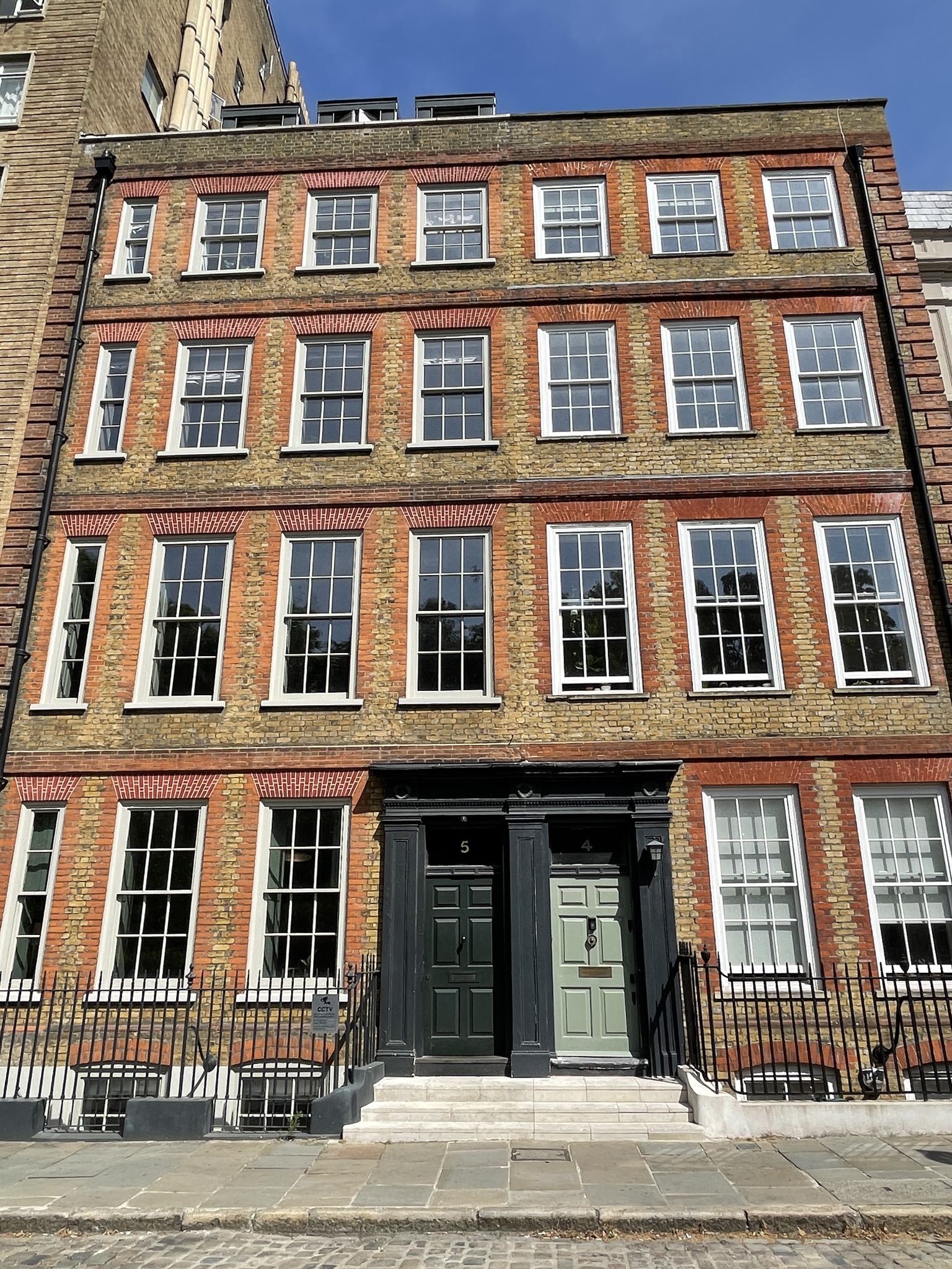 Charterhouse Square, Farringdon, London EC1 – John Keller | My Kind of Town